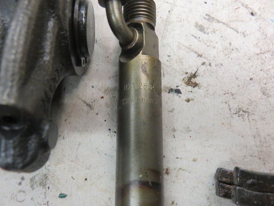 VOLVO PENTA D7 (SET CYLINDER HEAD PARTS) - POOL TRADING