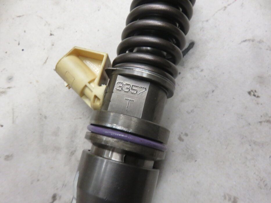 VOLVO PENTA D16 (UNIT INJECTOR/3829087) - POOL TRADING