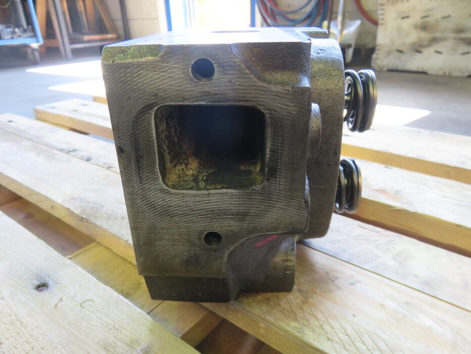 MAN D28 V (CYLINDER HEAD/51.03101-6773) Spare Part - POOL TRADING