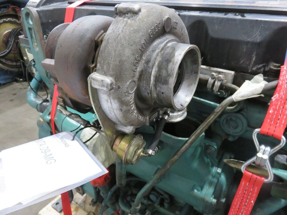 VOLVO PENTA D9-MG Diesel Engine - POOL TRADING