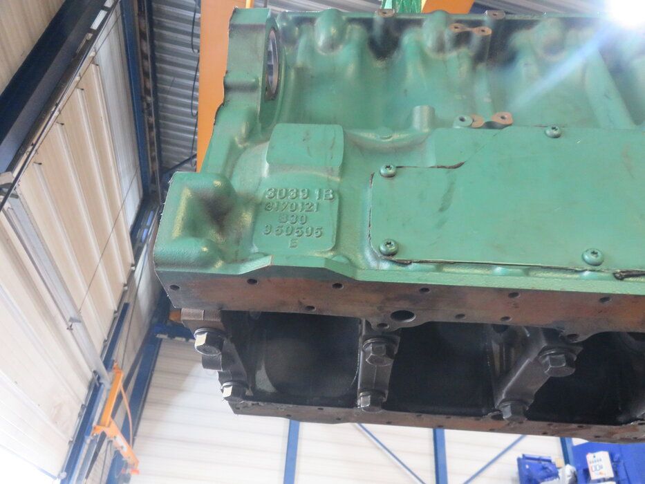 VOLVO PENTA D12C (CYLINDER BLOCK) Spare Part - POOL TRADING