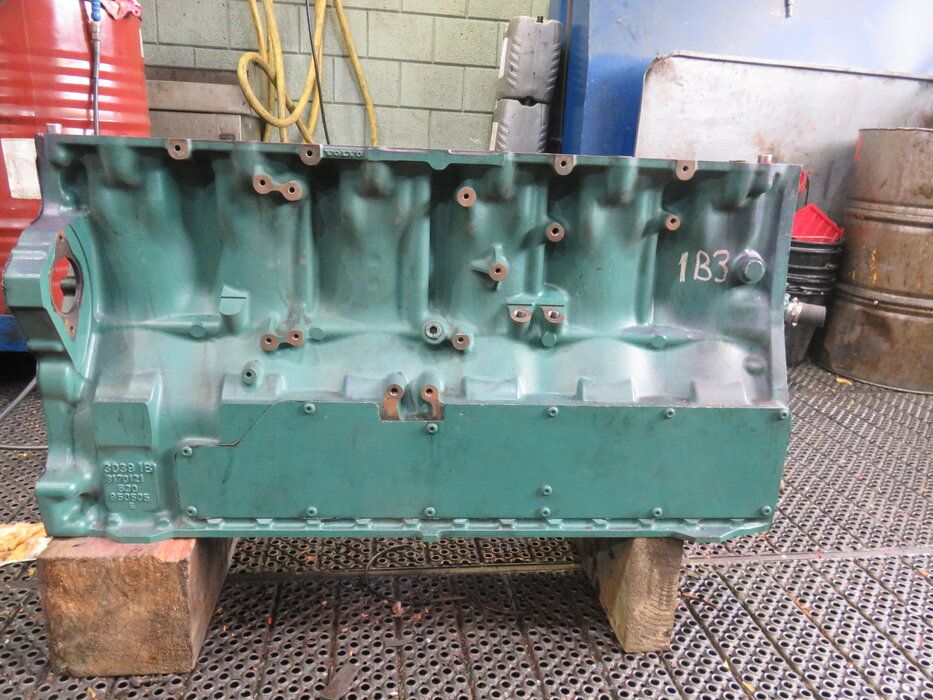 VOLVO PENTA D12C (CYLINDER BLOCK) Spare Part - POOL TRADING