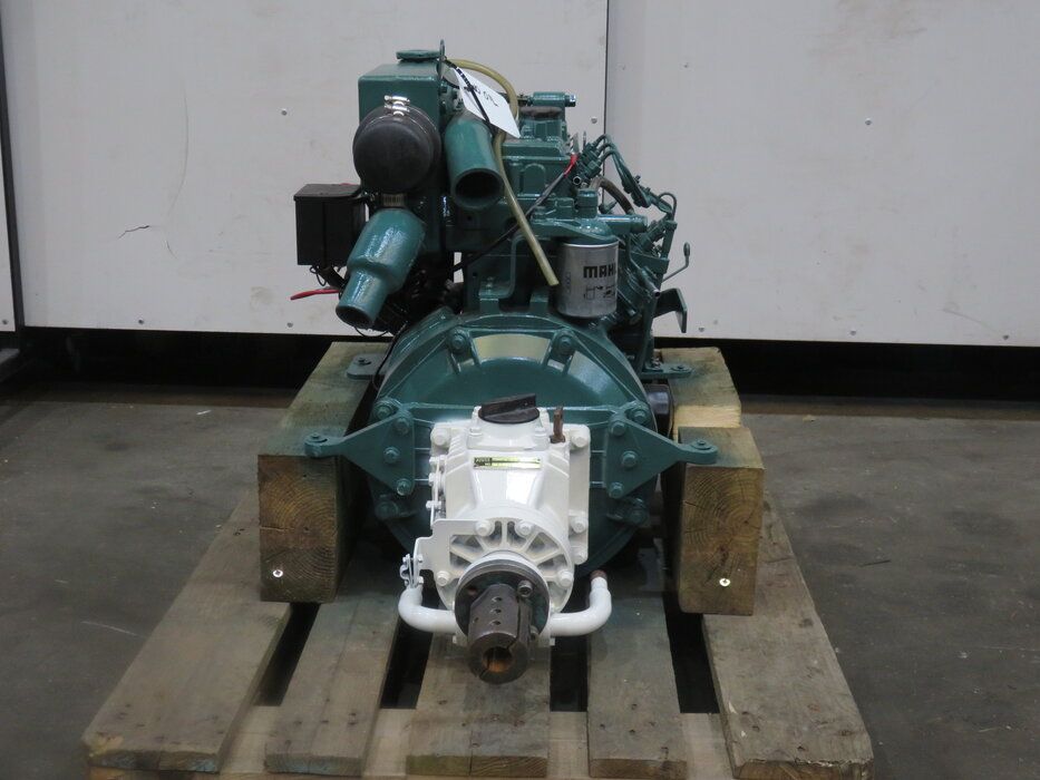 VOLVO PENTA MD2040 Diesel Engine - POOL TRADING
