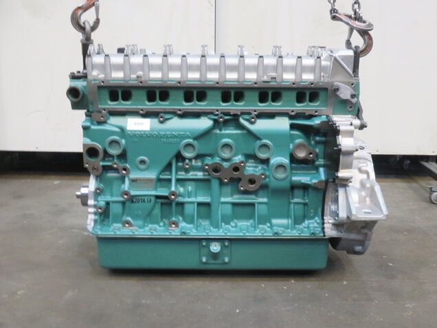 VOLVO PENTA D6-370A-F Diesel Engine - POOL TRADING
