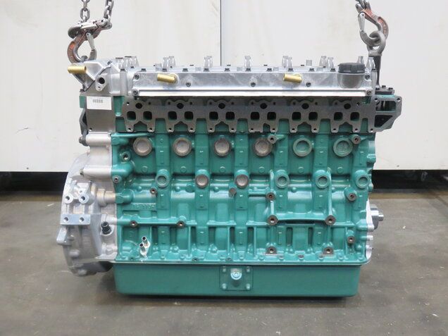 VOLVO PENTA D6-370A-F Diesel Engine - POOL TRADING